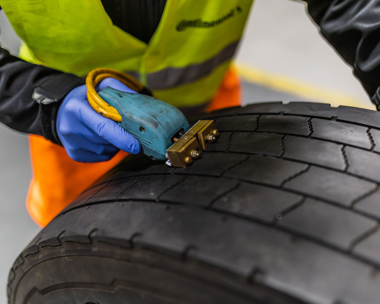 Regrooving tyres | Continental tyres